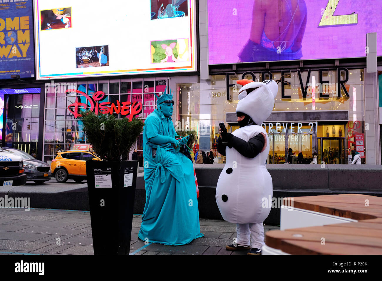 Visitor times square in new hi-res stock photography and images - Alamy