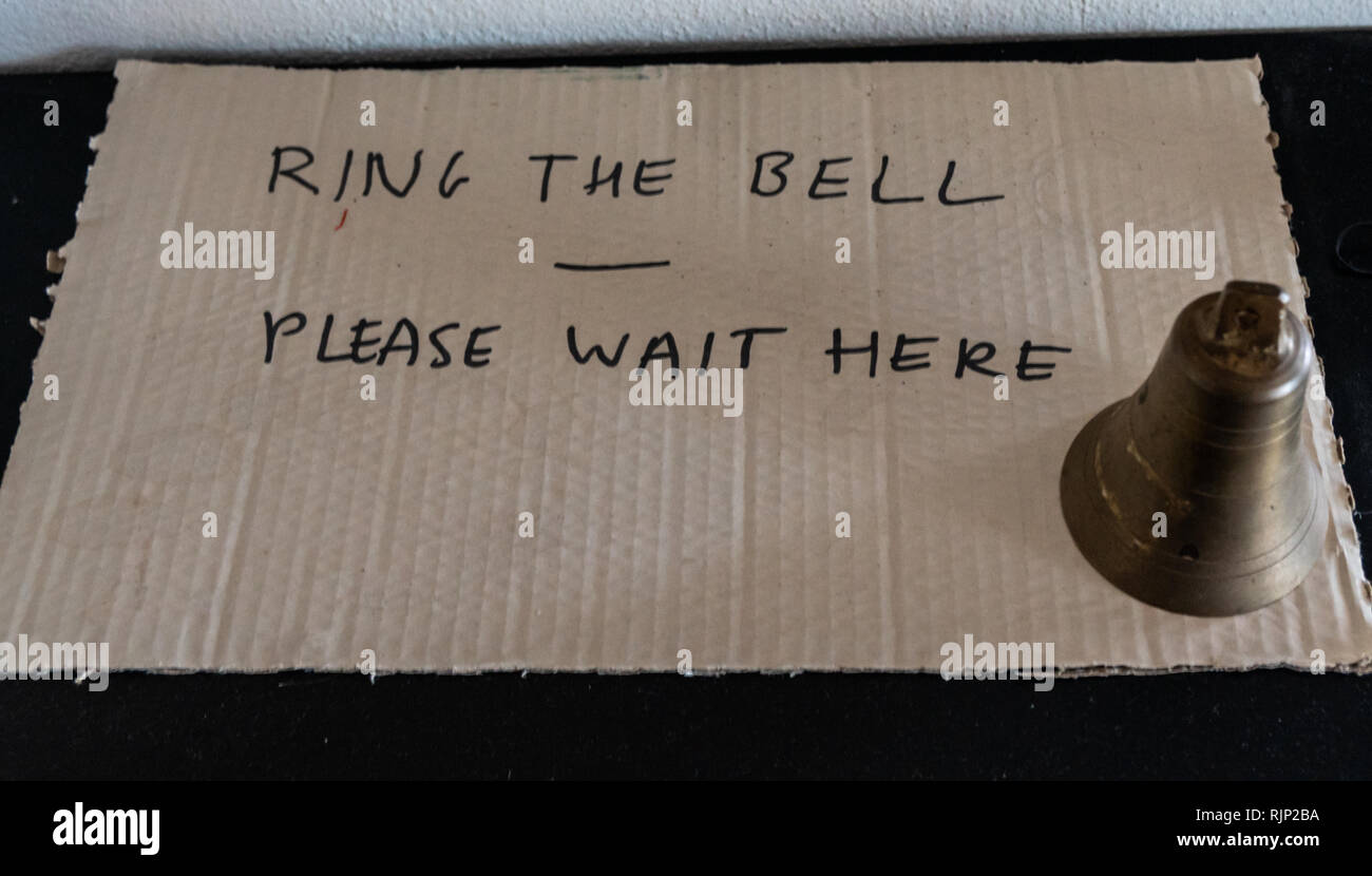 ring the bell please wait here Stock Photo - Alamy