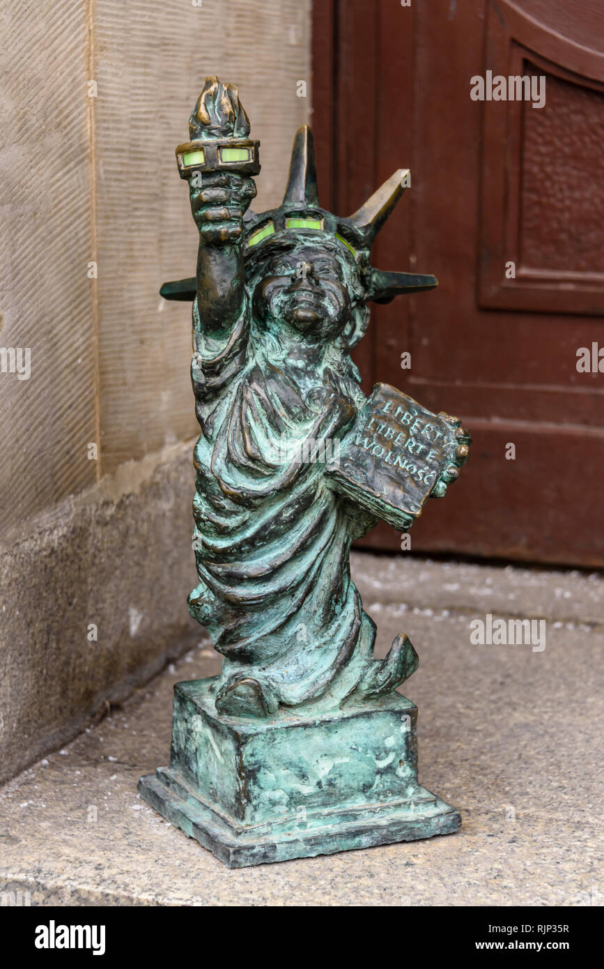 Dwarf female midget hi-res stock photography and images - Alamy