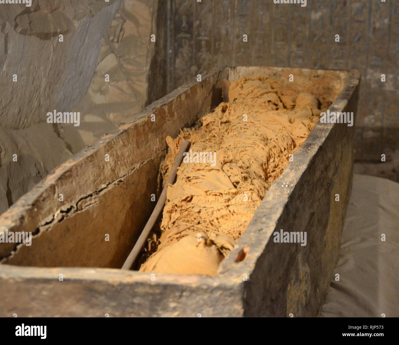 Coffin mummy sarcophagus egypt tomb hi-res stock photography and images ...
