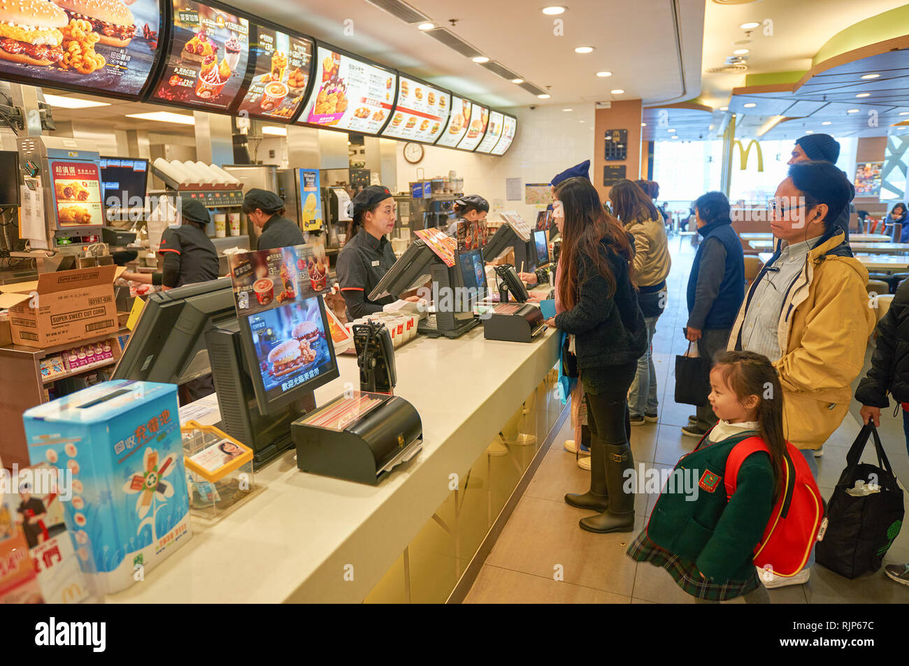 Service customer hong kong counter hi-res stock photography and images ...