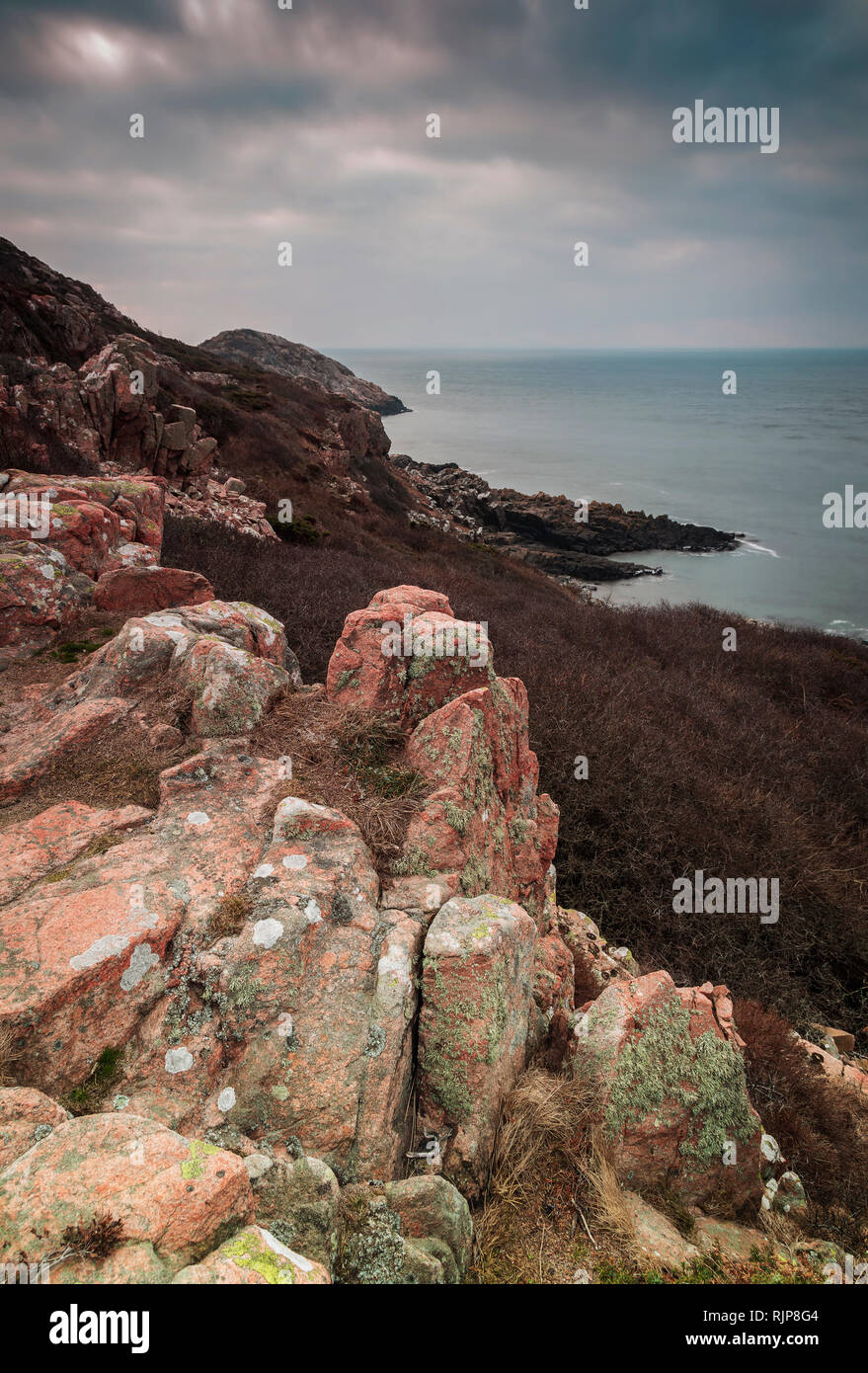 Jagged cliffs hi-res stock photography and images - Alamy