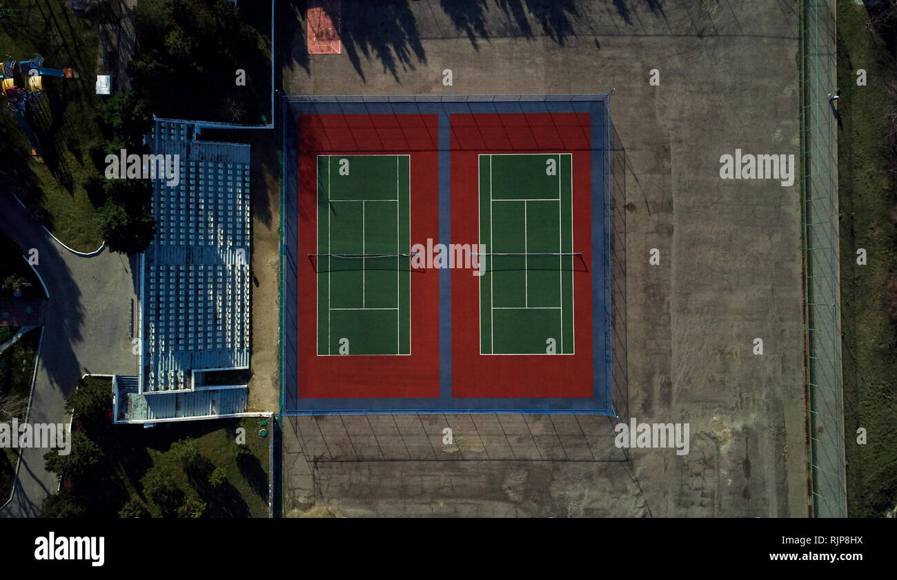 Birds eye view of tennis court hi-res stock photography and images - Alamy