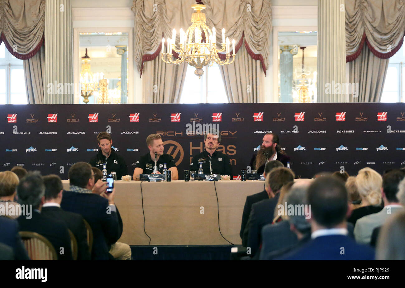 Romain Grosjean, Kevin Magnussen, Team Principal Guenther Steiner and ...