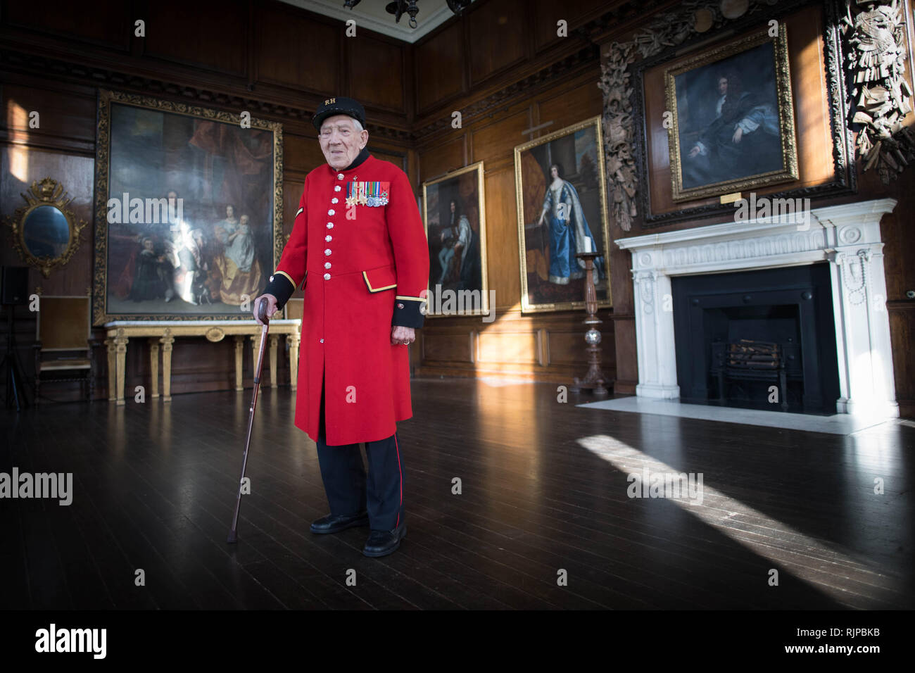 95 year old george skipper poses hi-res stock photography and images ...