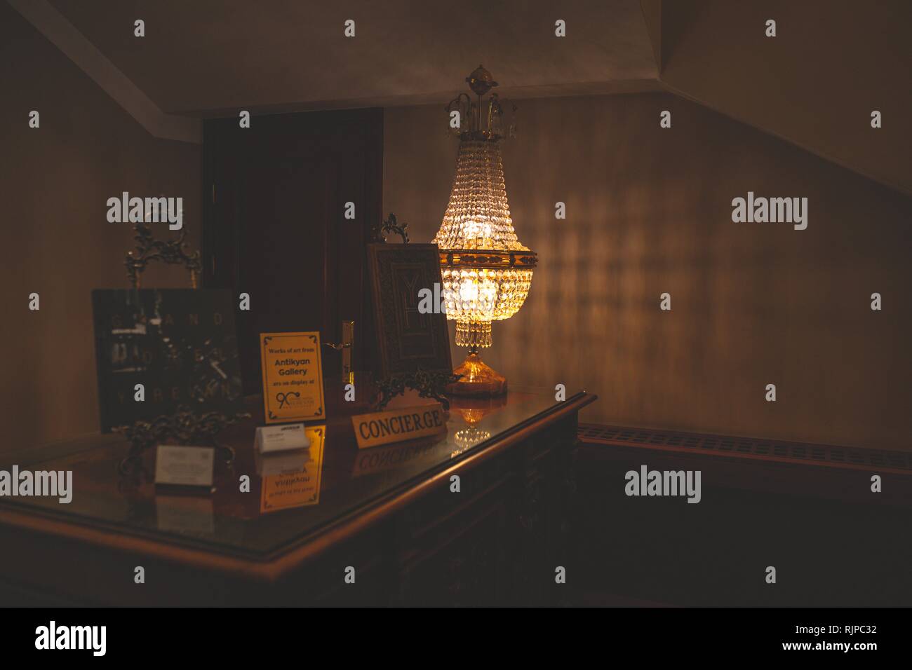 Concierge sign hi-res stock photography and images - Alamy