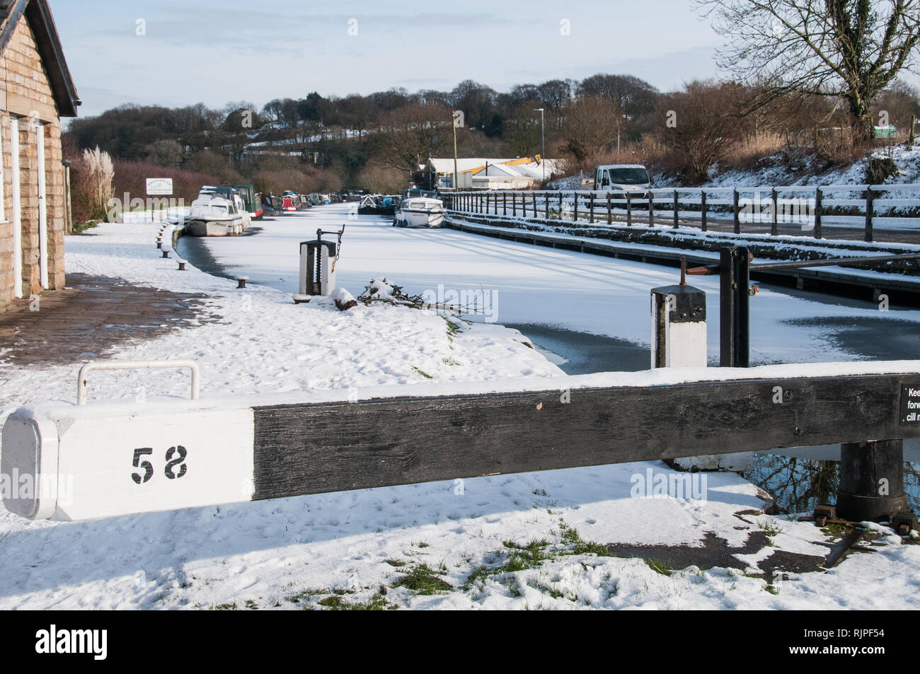Around the UK - The 'TopLock' of a flight of 6 locks, near Wheelton ...