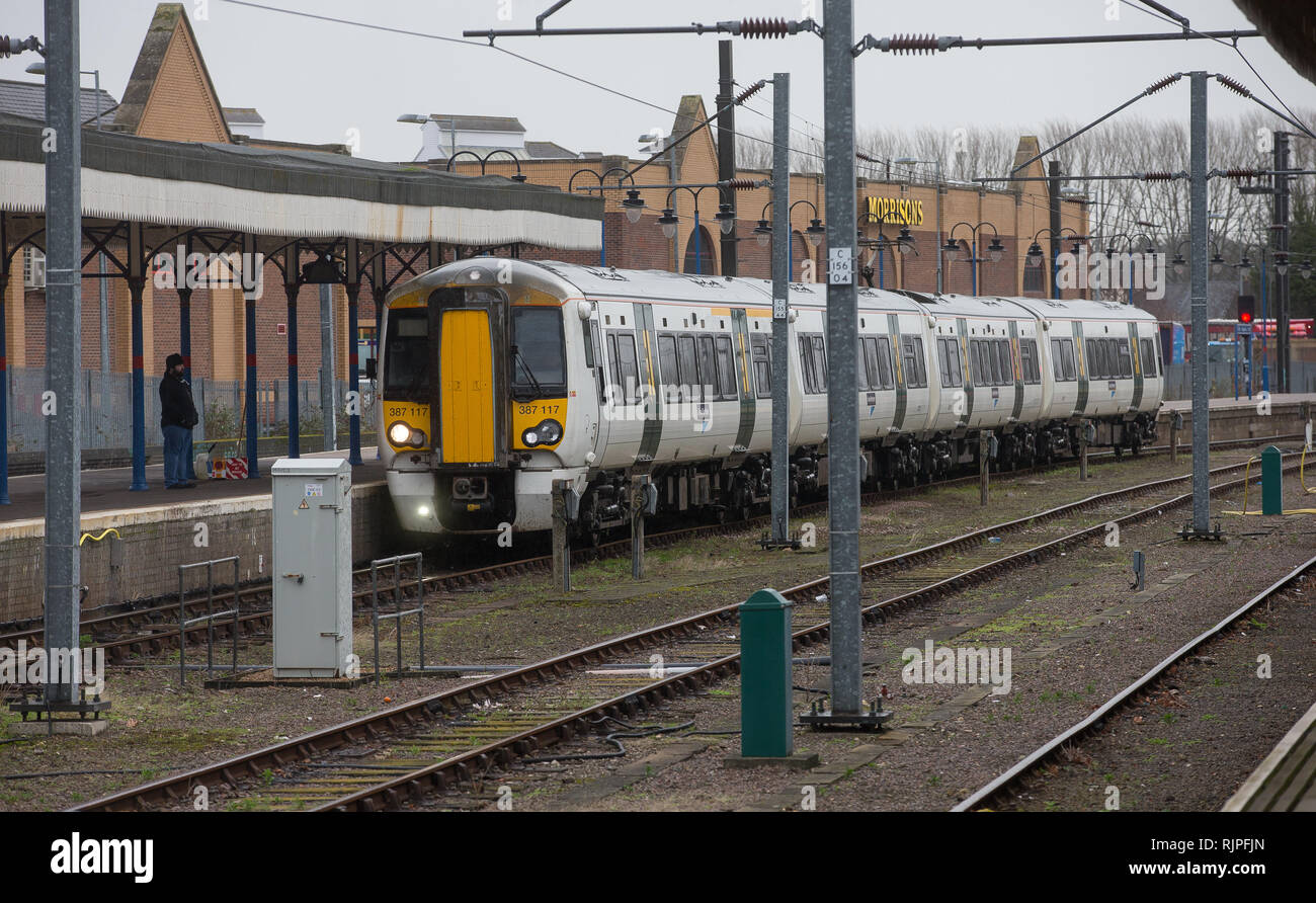A Great Northern 387 Class train pulls in to platform 1 at King's Lynn ...
