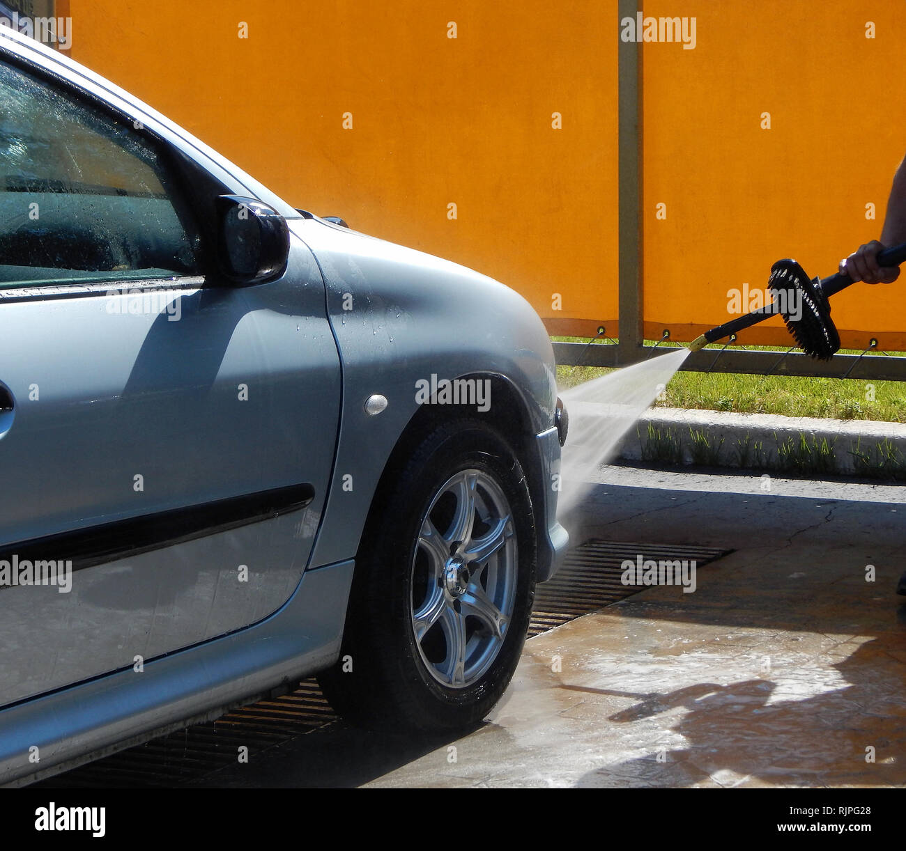 Washing bumper hi-res stock photography and images - Alamy