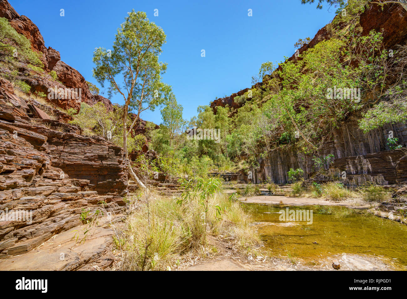 hiking over rocks in dales gorge, karijini national park, western ...