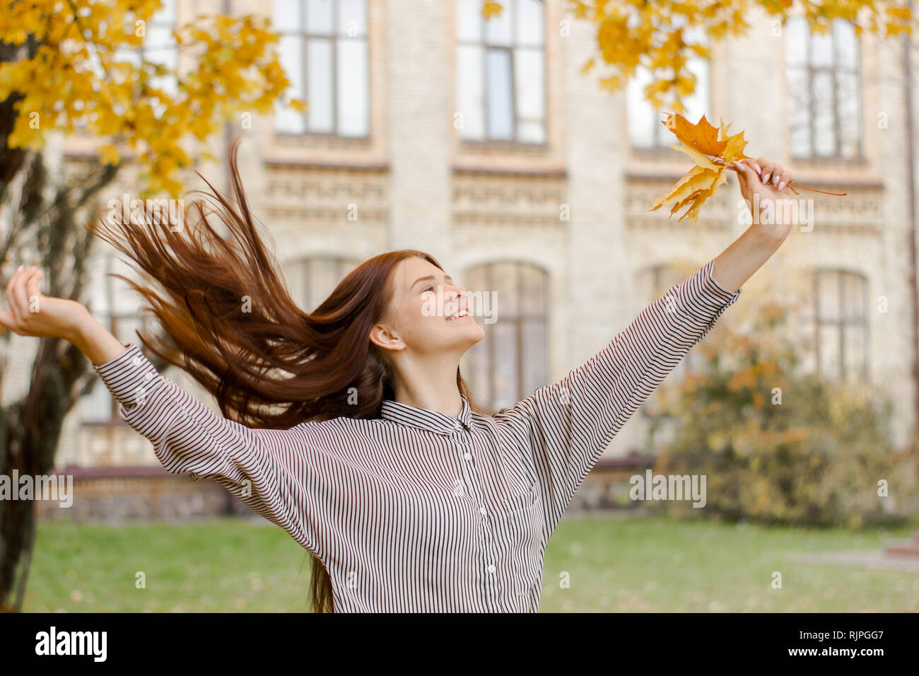 Live atmospheric lifestyle photo of a happy beautiful girl Stock Photo ...
