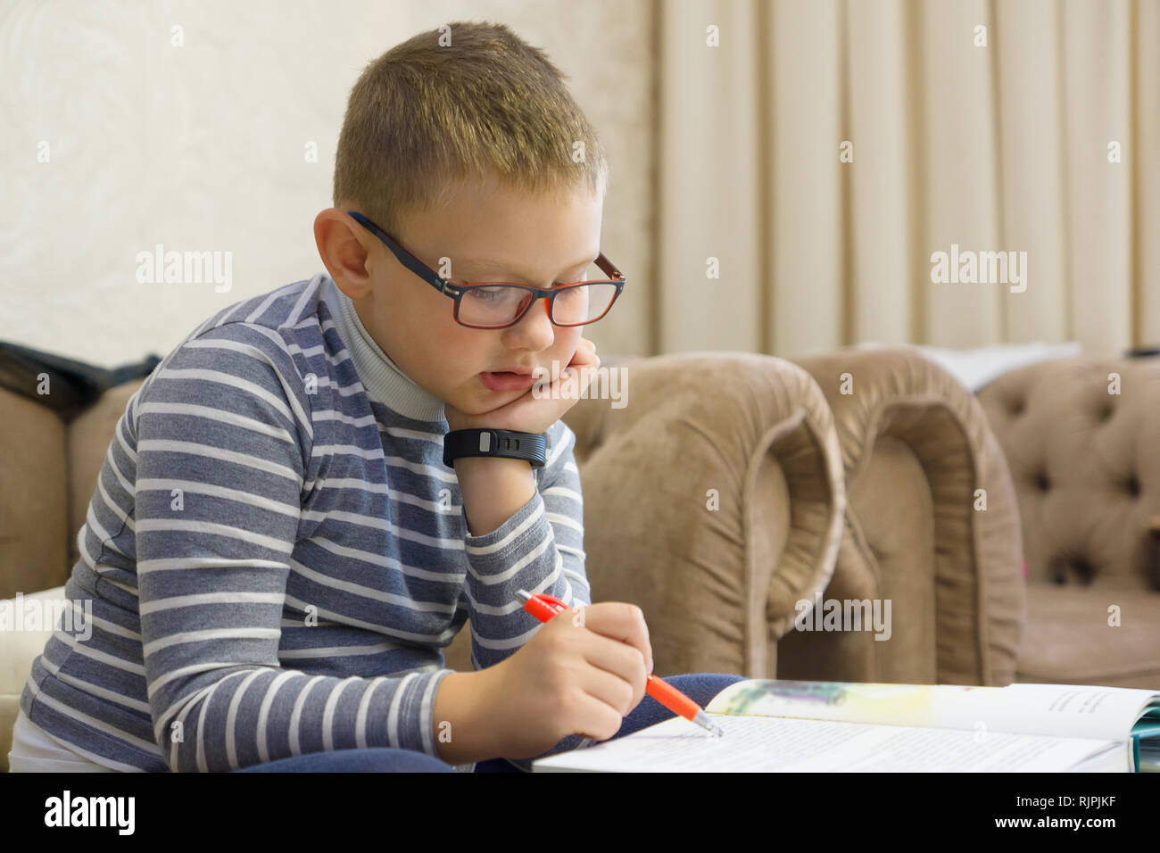 Big book little book hi-res stock photography and images - Alamy