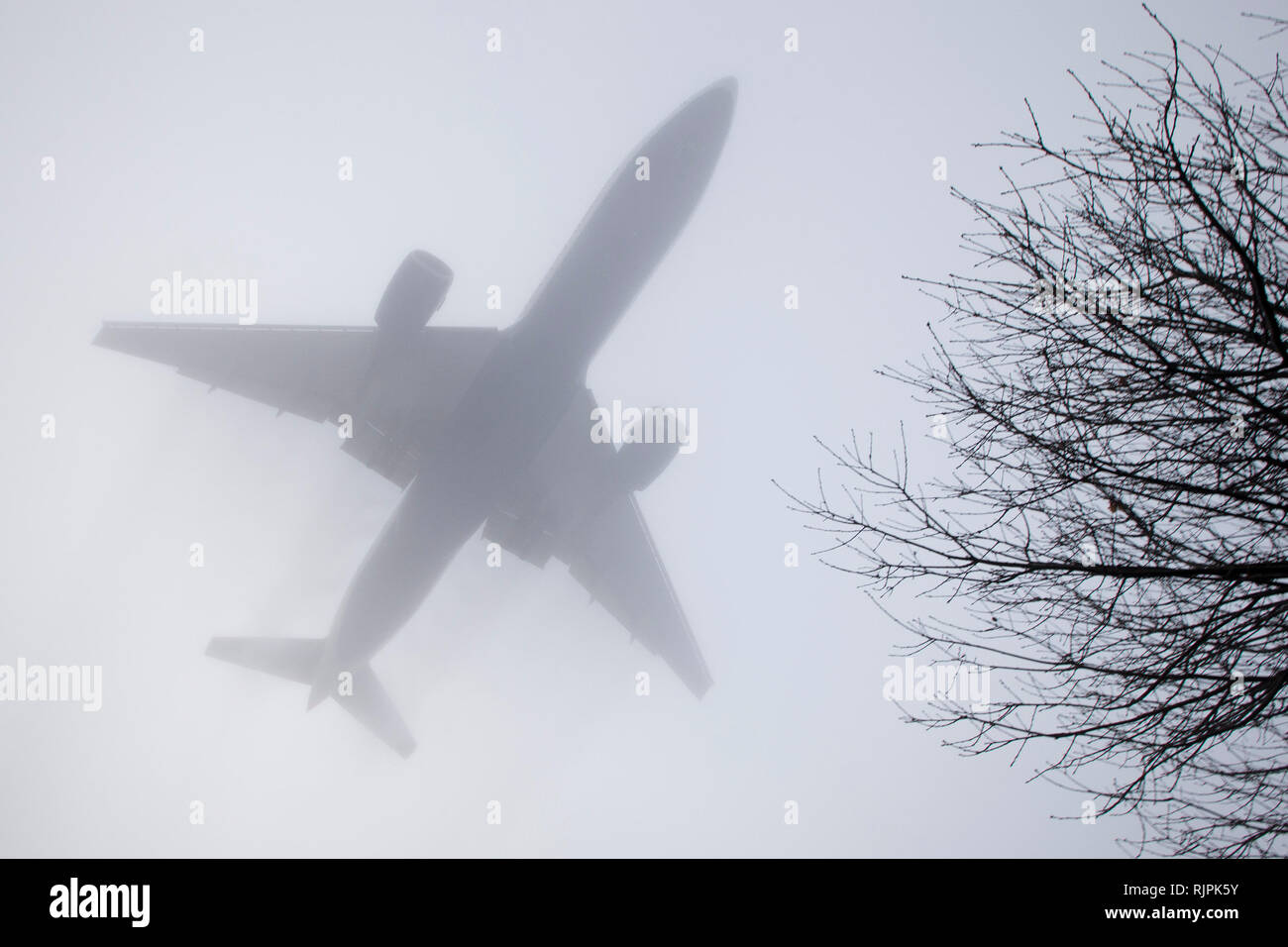 An aircraft lands at heathrow airport hi-res stock photography and ...