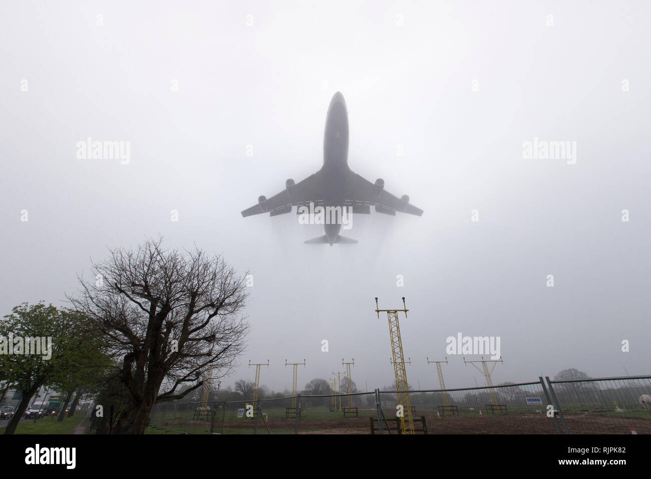 An aircraft lands at heathrow airport hi-res stock photography and ...