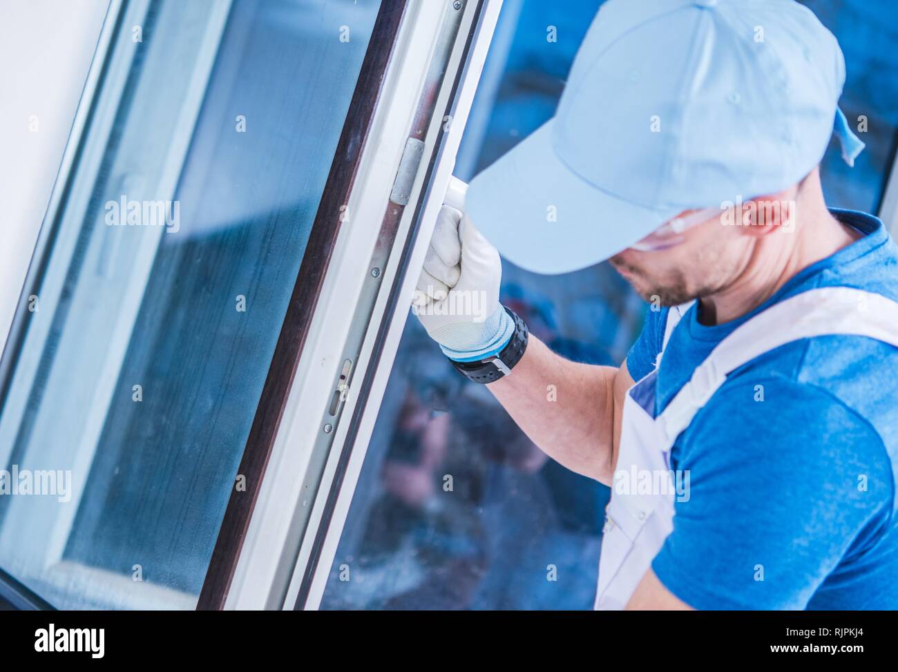 Making windows hi-res stock photography and images - Alamy