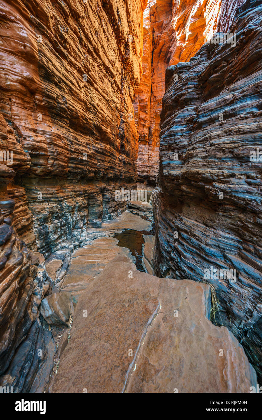 hiking to handrail pool in the weano gorge in karijini national park ...