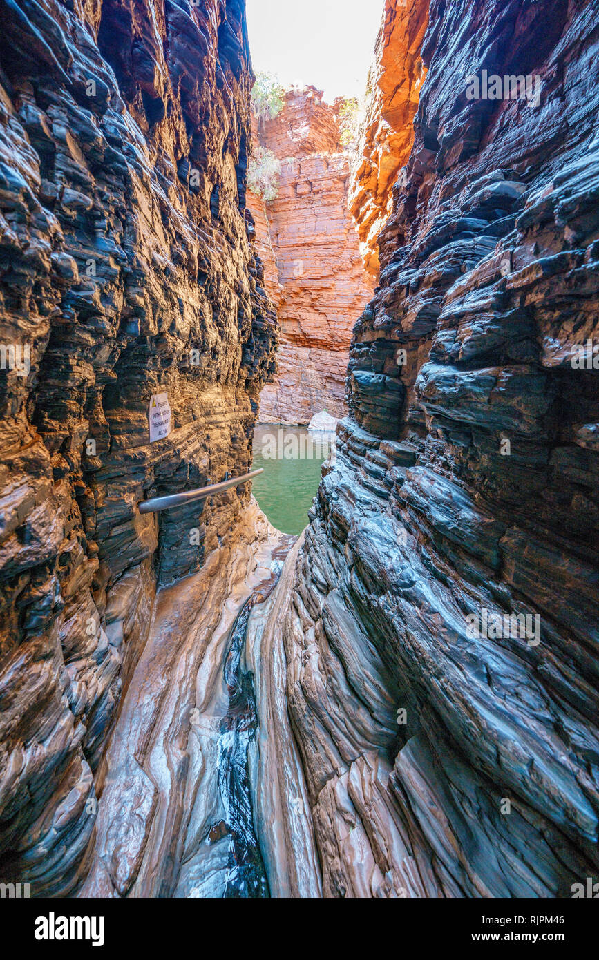 hiking to handrail pool in the weano gorge in karijini national park ...
