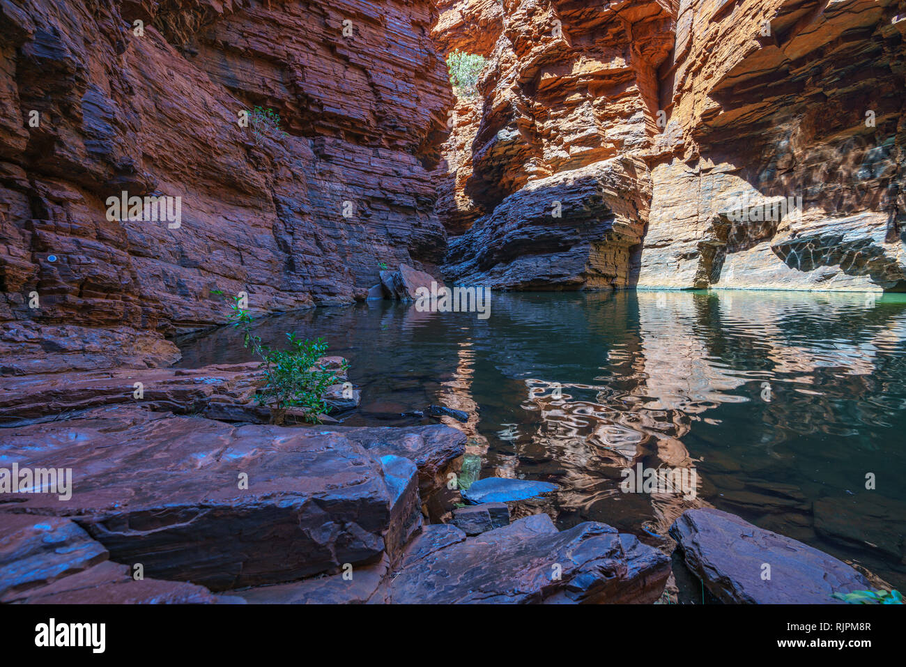 hiking to handrail pool in the weano gorge in karijini national park ...