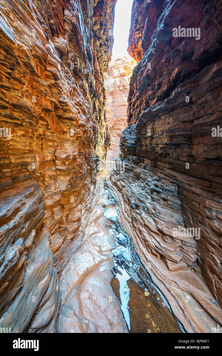 hiking to handrail pool in the weano gorge in karijini national park ...