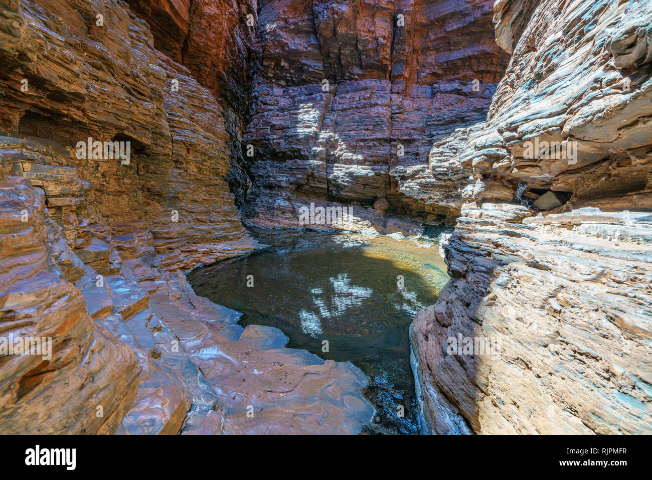 hiking to handrail pool in the weano gorge in karijini national park ...