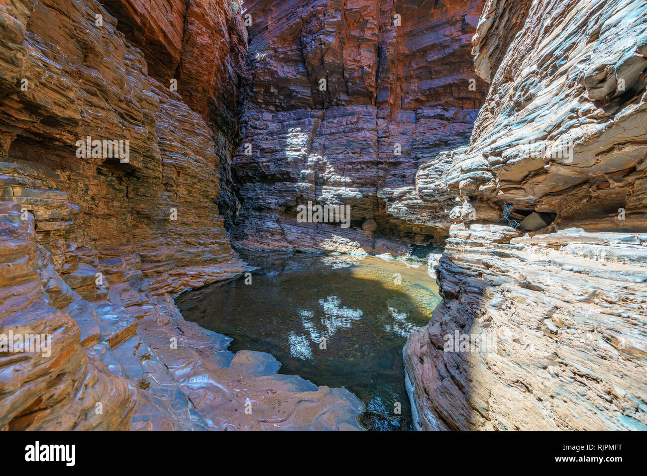 hiking to handrail pool in the weano gorge in karijini national park ...
