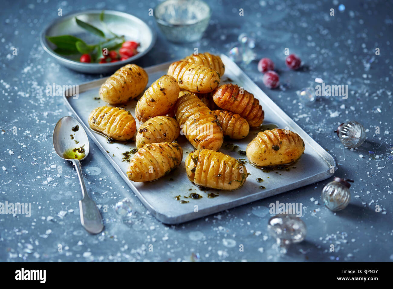 Tray potatoes hi-res stock photography and images - Alamy