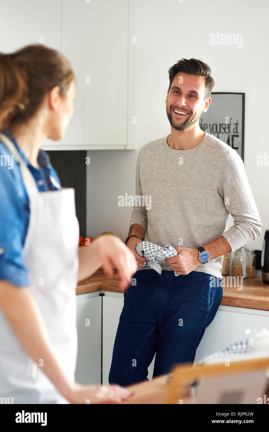 Couple talking in kitchen Stock Photo - Alamy