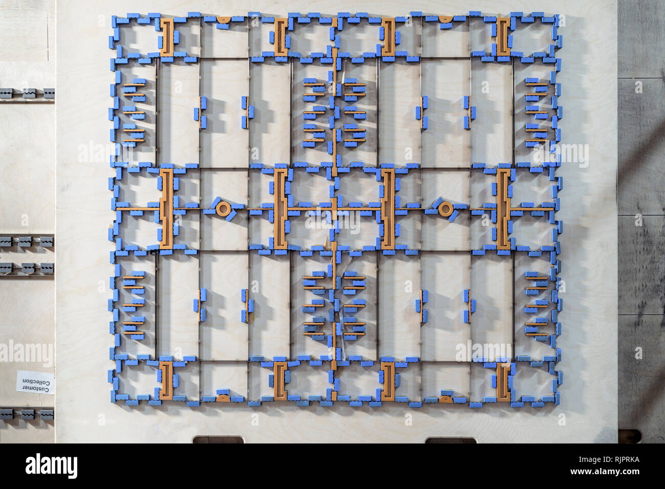 Cardboard cutter hi-res stock photography and images - Alamy