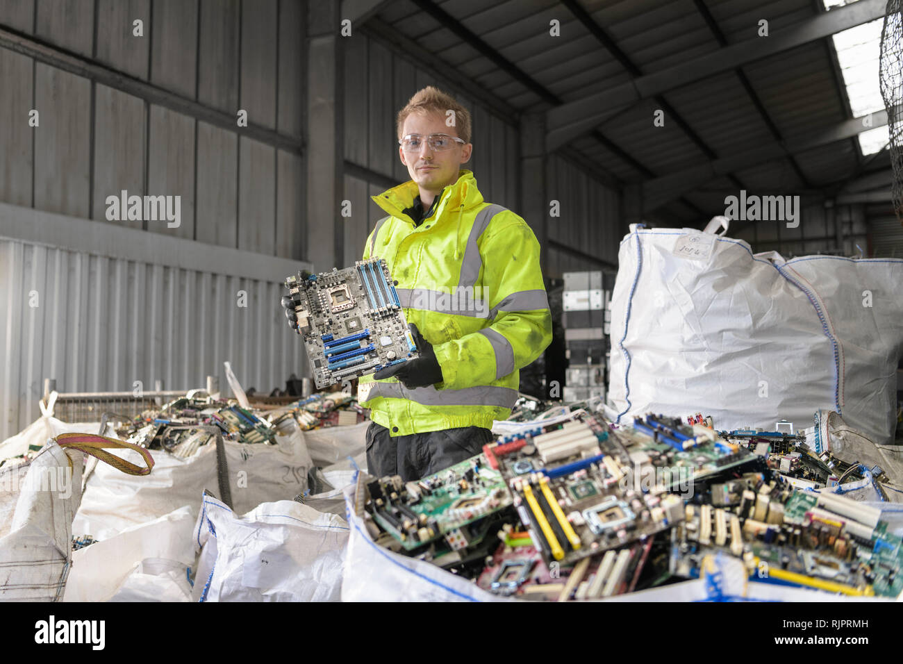 Factory old man hi-res stock photography and images - Alamy