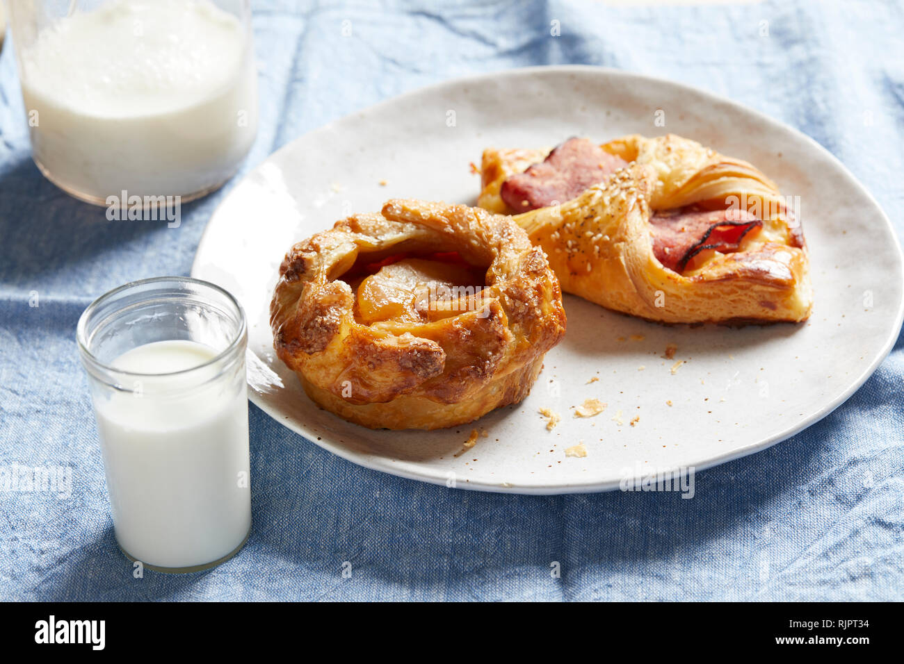 Table of pastries hi-res stock photography and images - Alamy