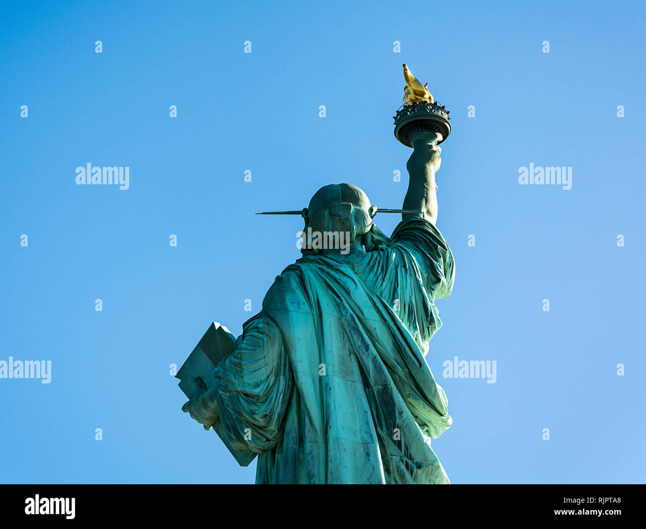 Back statue liberty hi-res stock photography and images - Alamy
