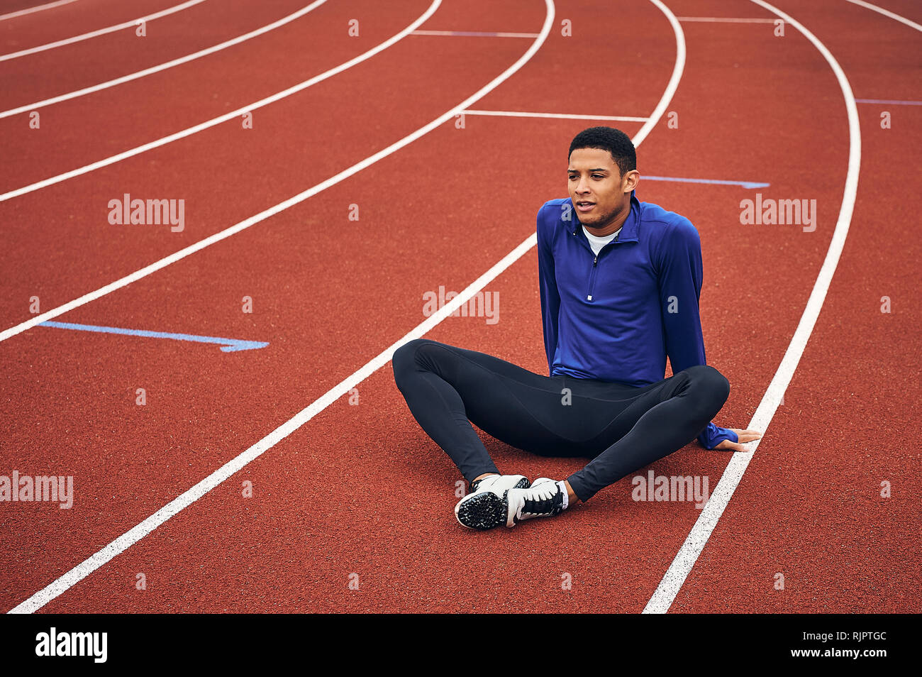 Runner resting hi-res stock photography and images - Alamy