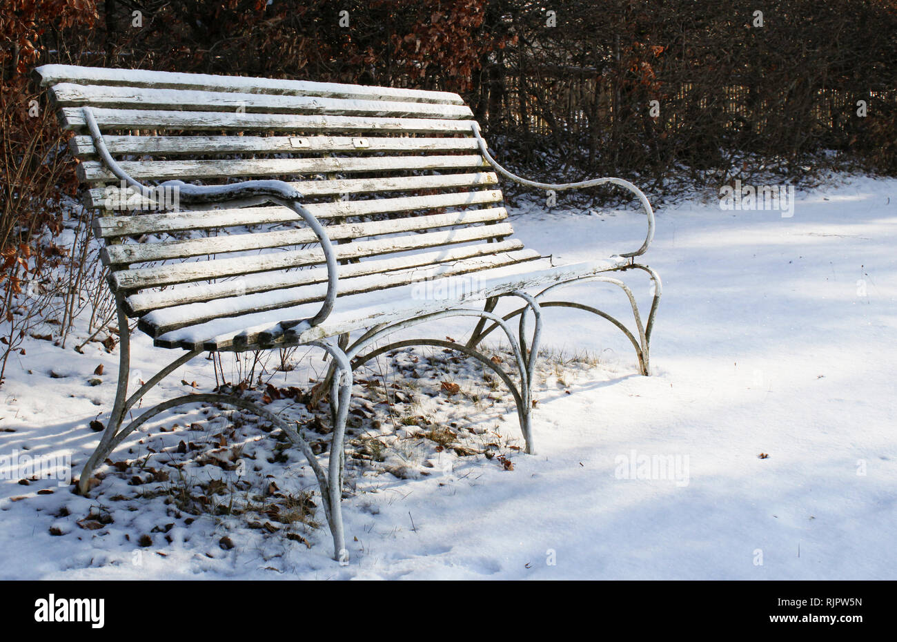 Empty bench on snowy ground Stock Photo - Alamy