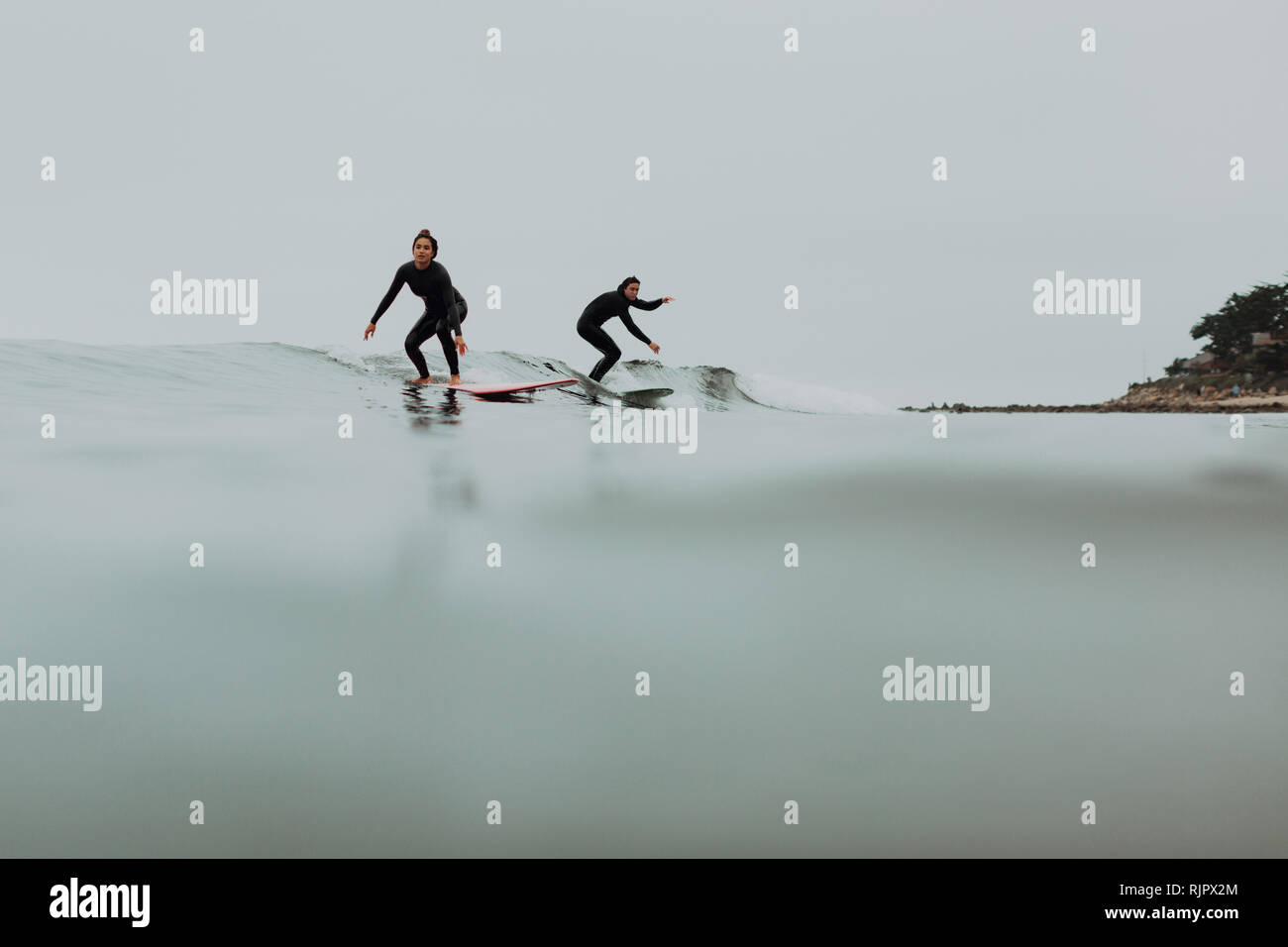 Surfer couple hi-res stock photography and images - Alamy