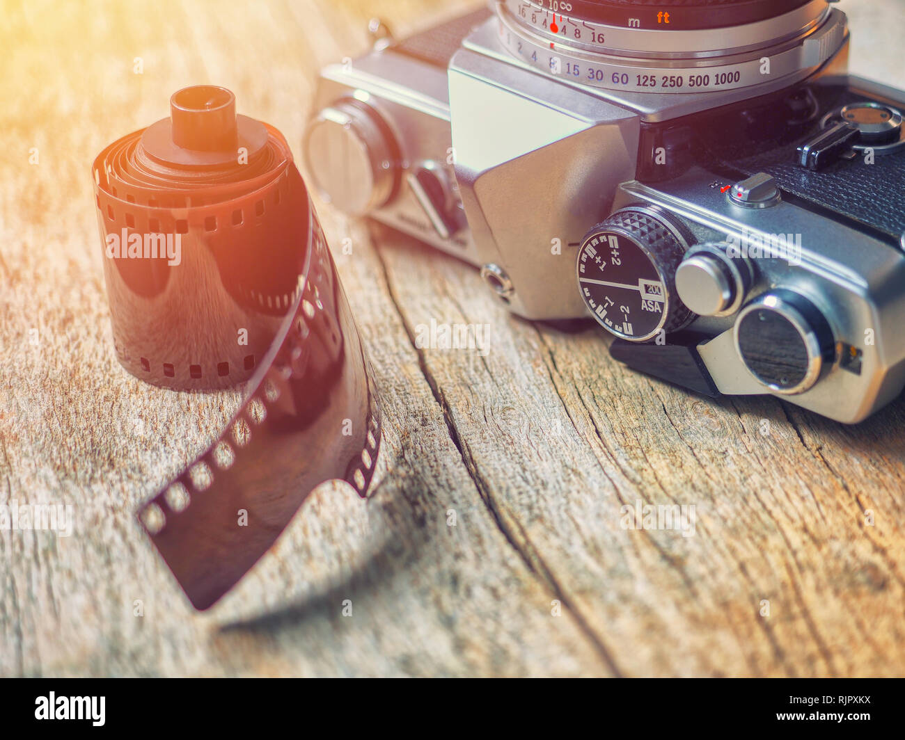 Vintage 35mm movie camera hi-res stock photography and images - Alamy