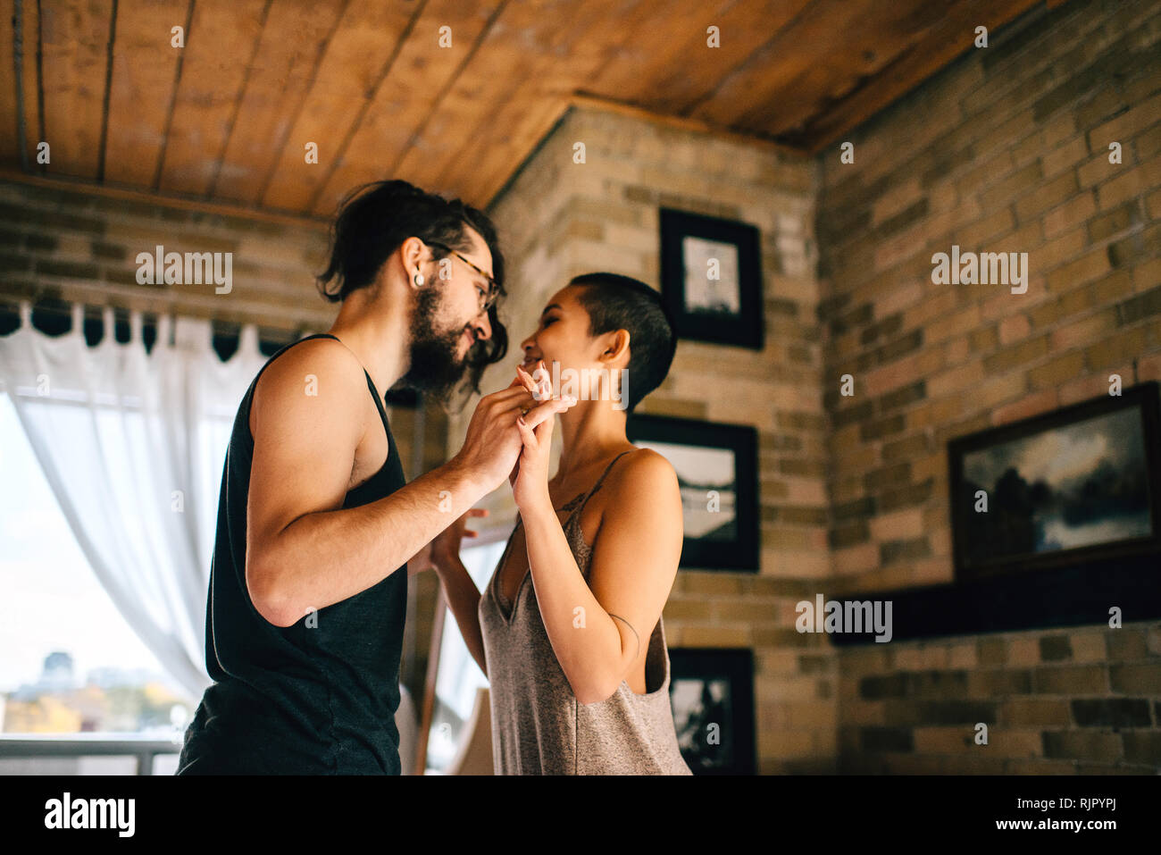Slow dancing hi-res stock photography and images - Alamy
