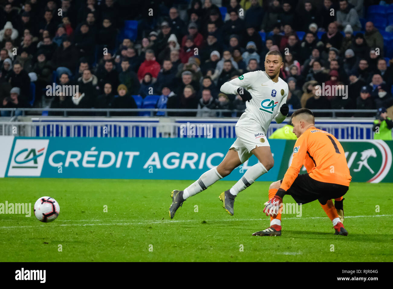 Kylian Mbappé dribble with the ball Stock Photo - Alamy