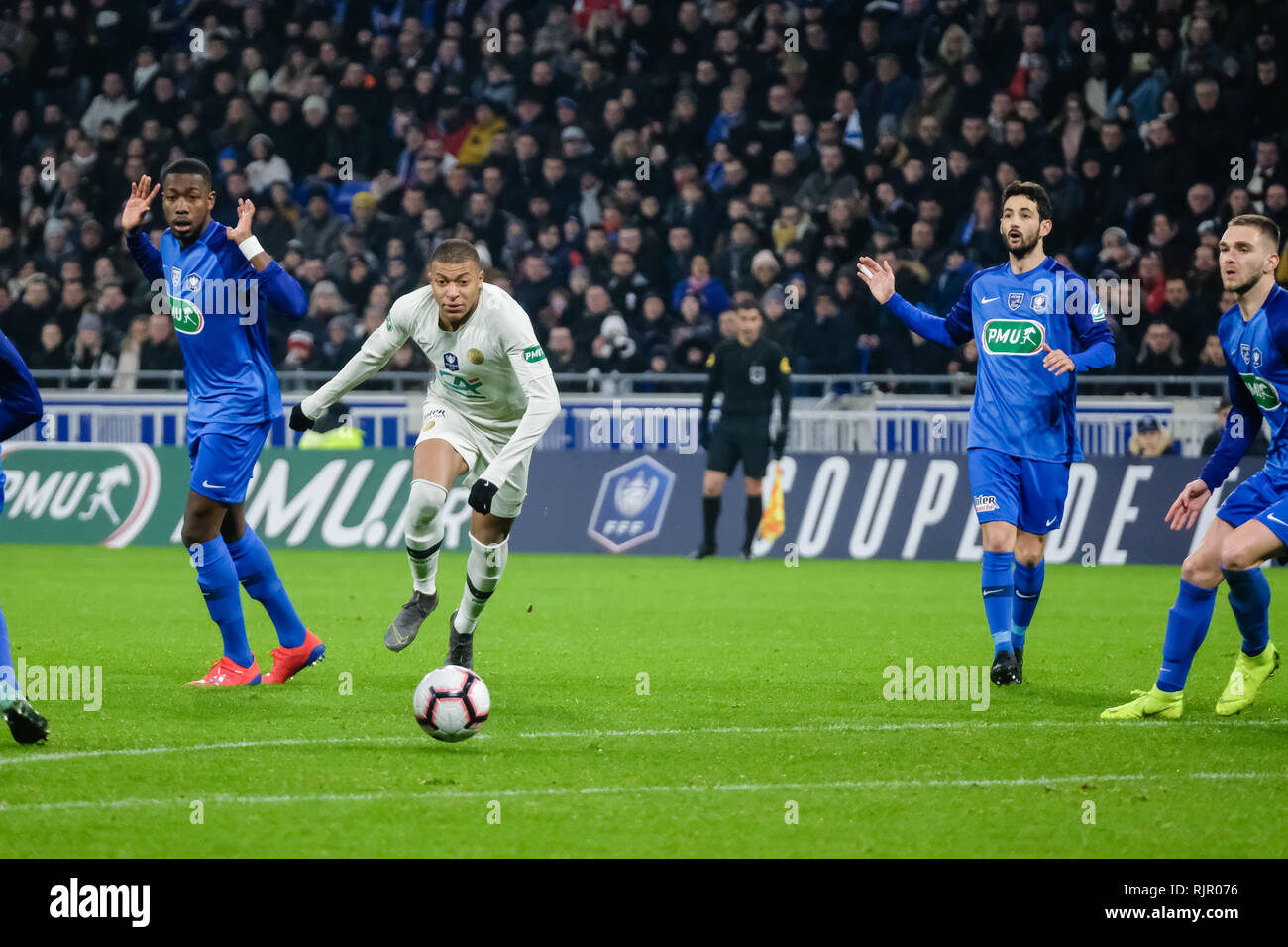 Kylian Mbappé dribble with the ball Stock Photo - Alamy