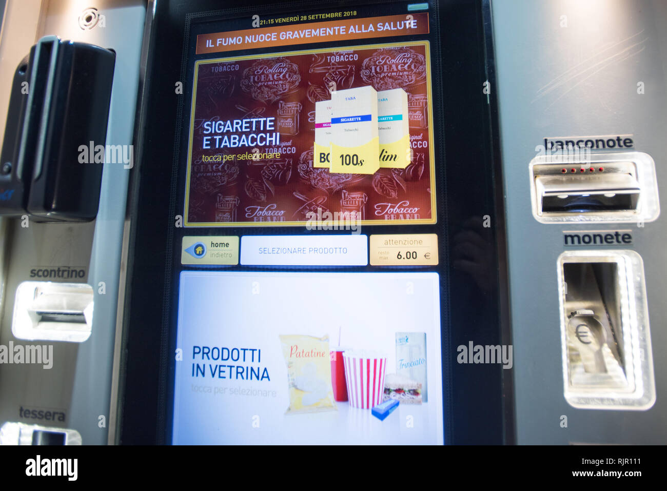 Cigarette vending machine Stock Photo - Alamy