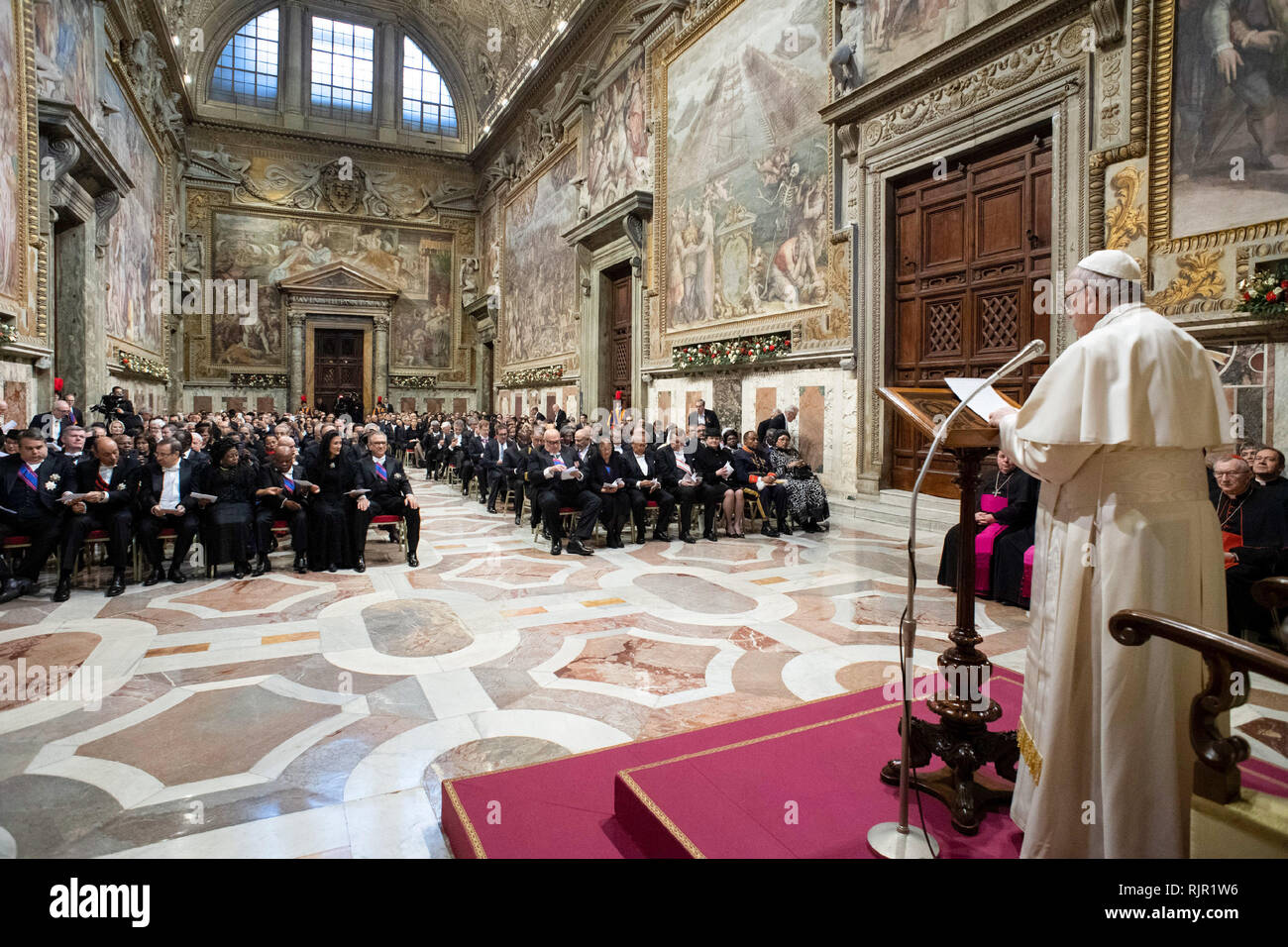 Sala regia vatican hi-res stock photography and images - Alamy