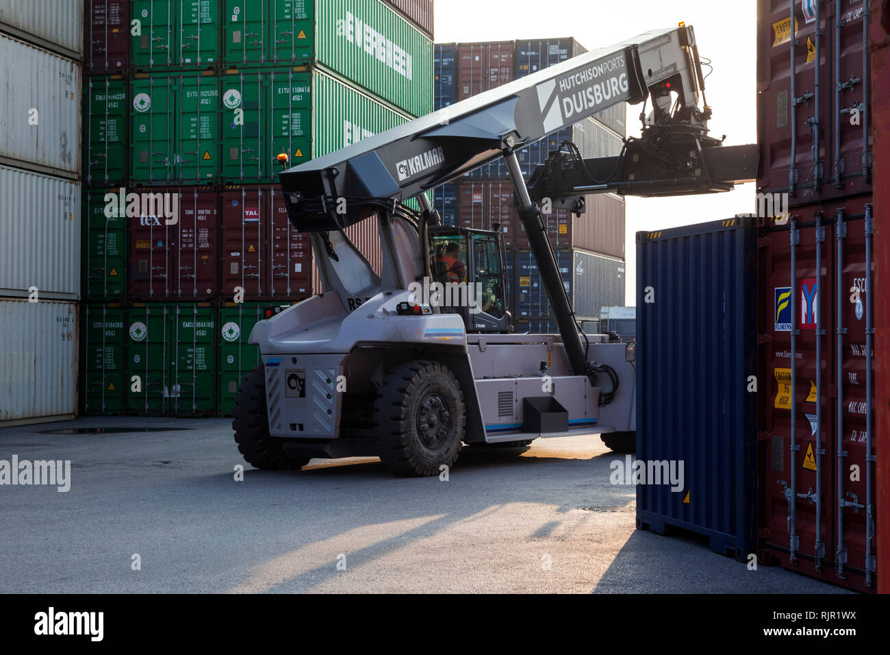 Shipping container internal hi-res stock photography and images - Alamy
