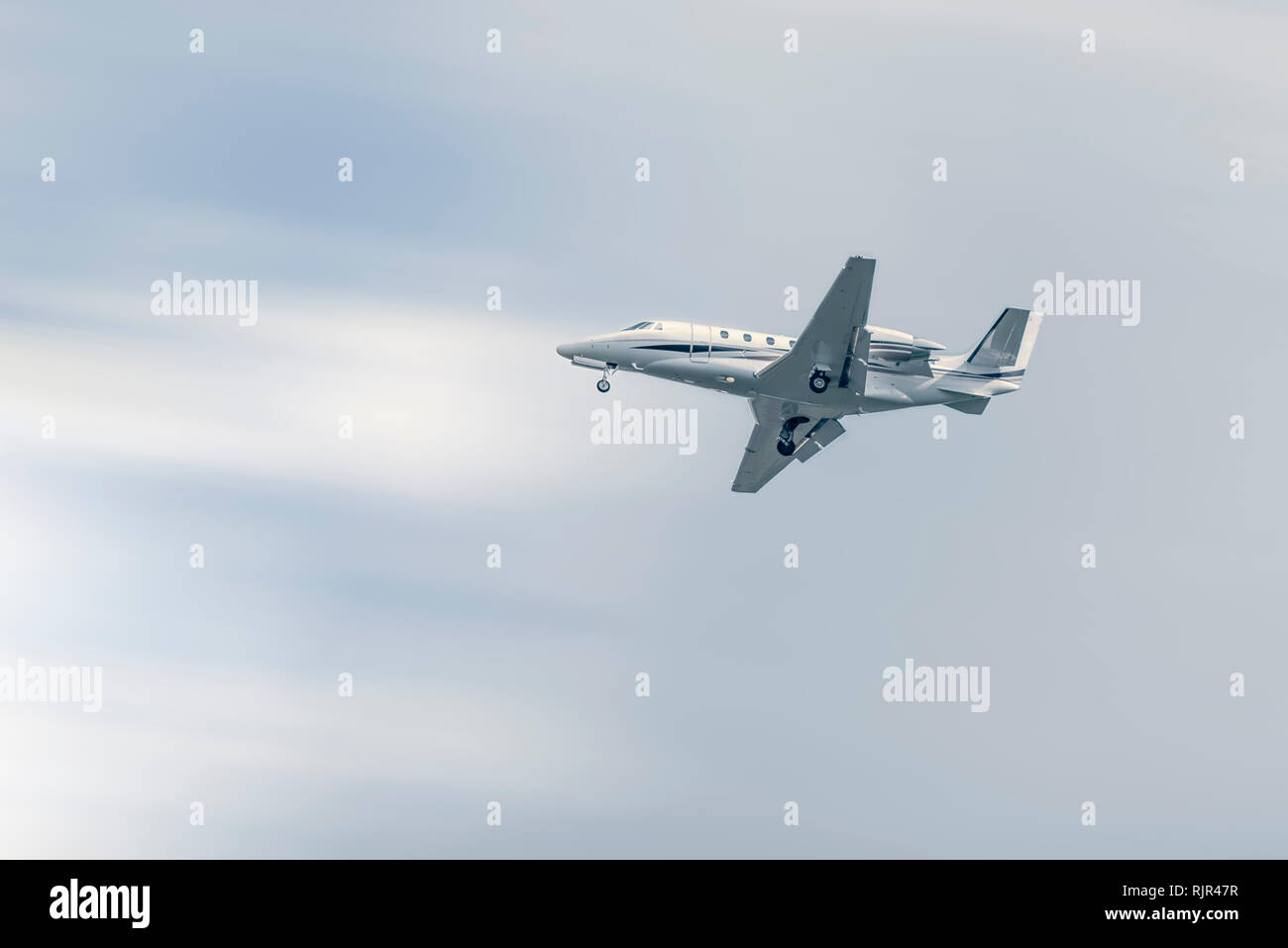 Small commercial airplane hi-res stock photography and images - Alamy