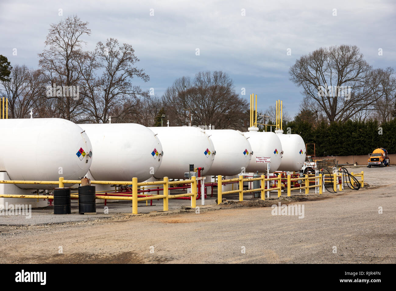 Propane truck hi-res stock photography and images - Alamy