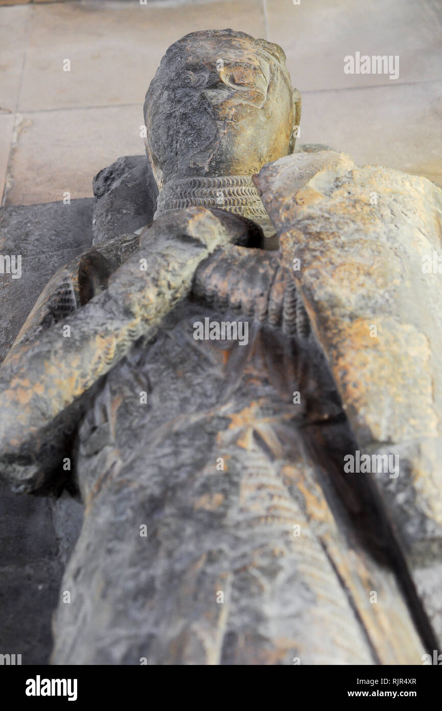 Unknown knight buried in 1250 1260 in Romanesque Temple Church built ...