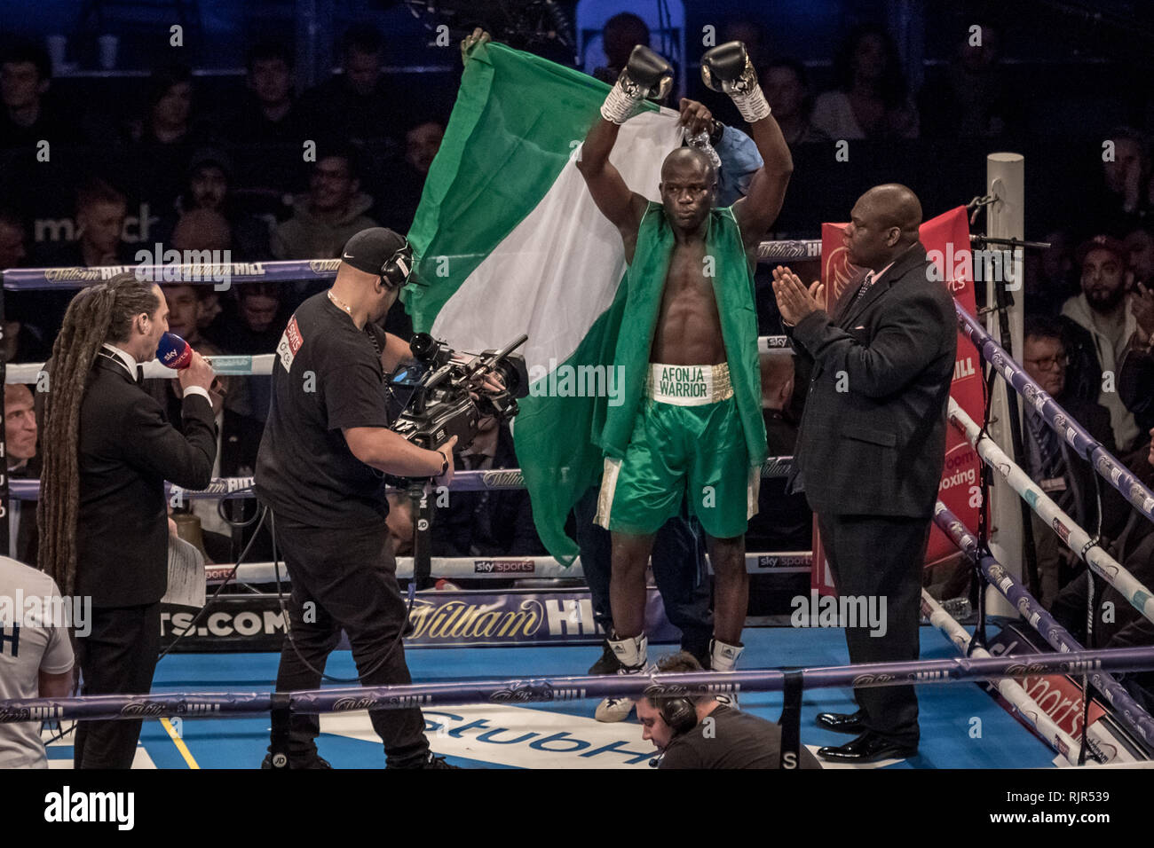 Felix Cash vs. Rasheed Abolaji at The O2 arena Stock Photo - Alamy