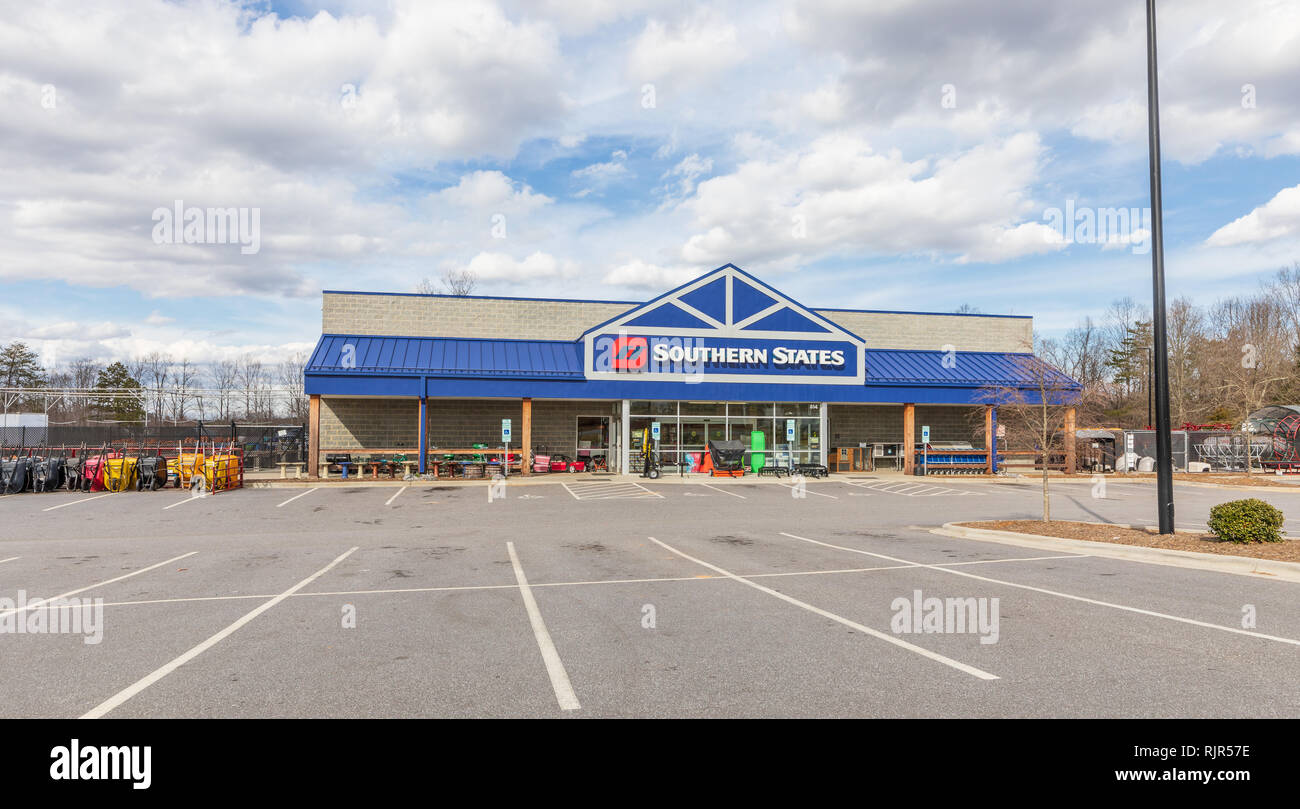 Farm supply store hi-res stock photography and images - Alamy