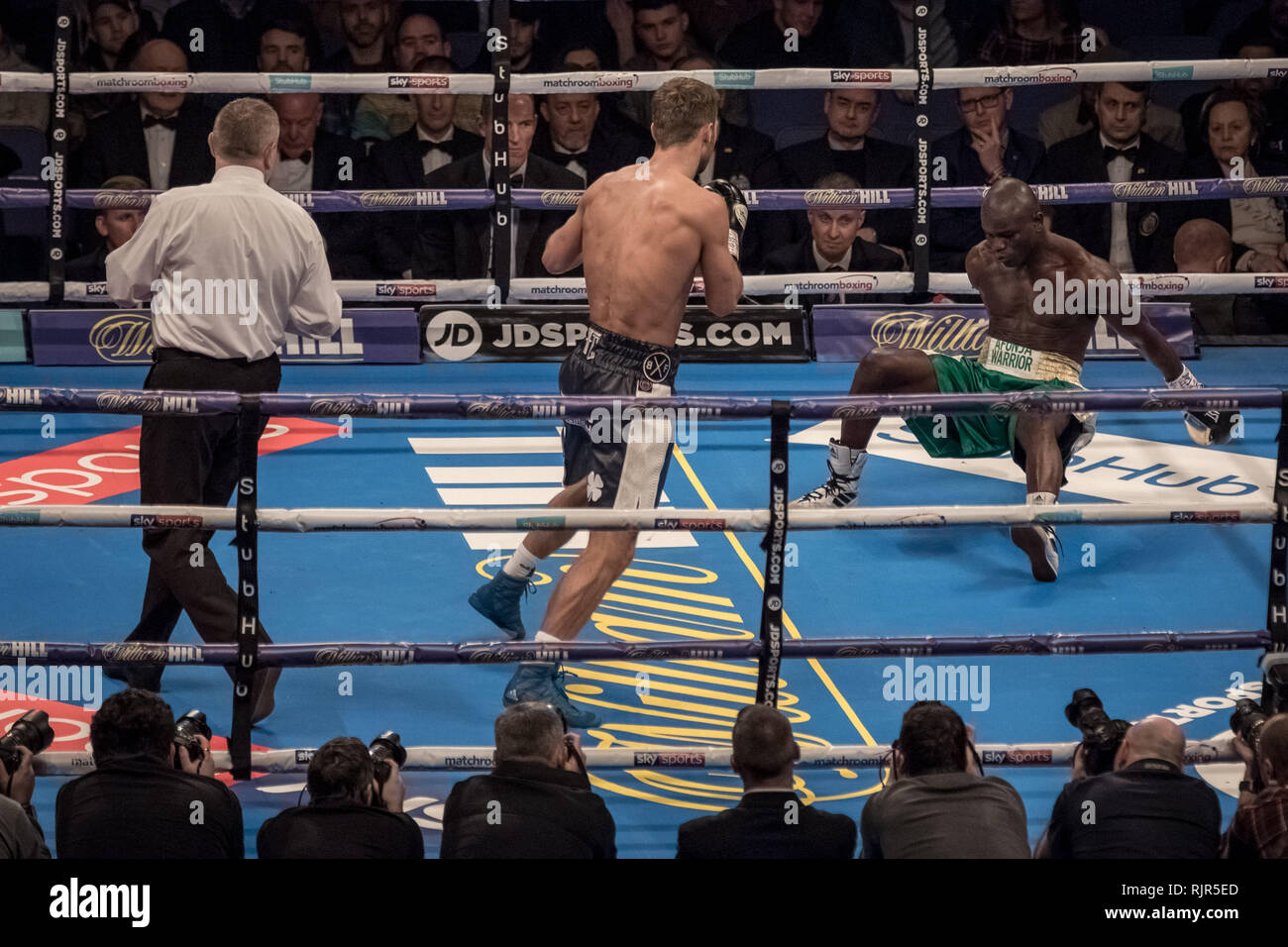 Felix Cash vs. Rasheed Abolaji at The O2 arena Stock Photo - Alamy
