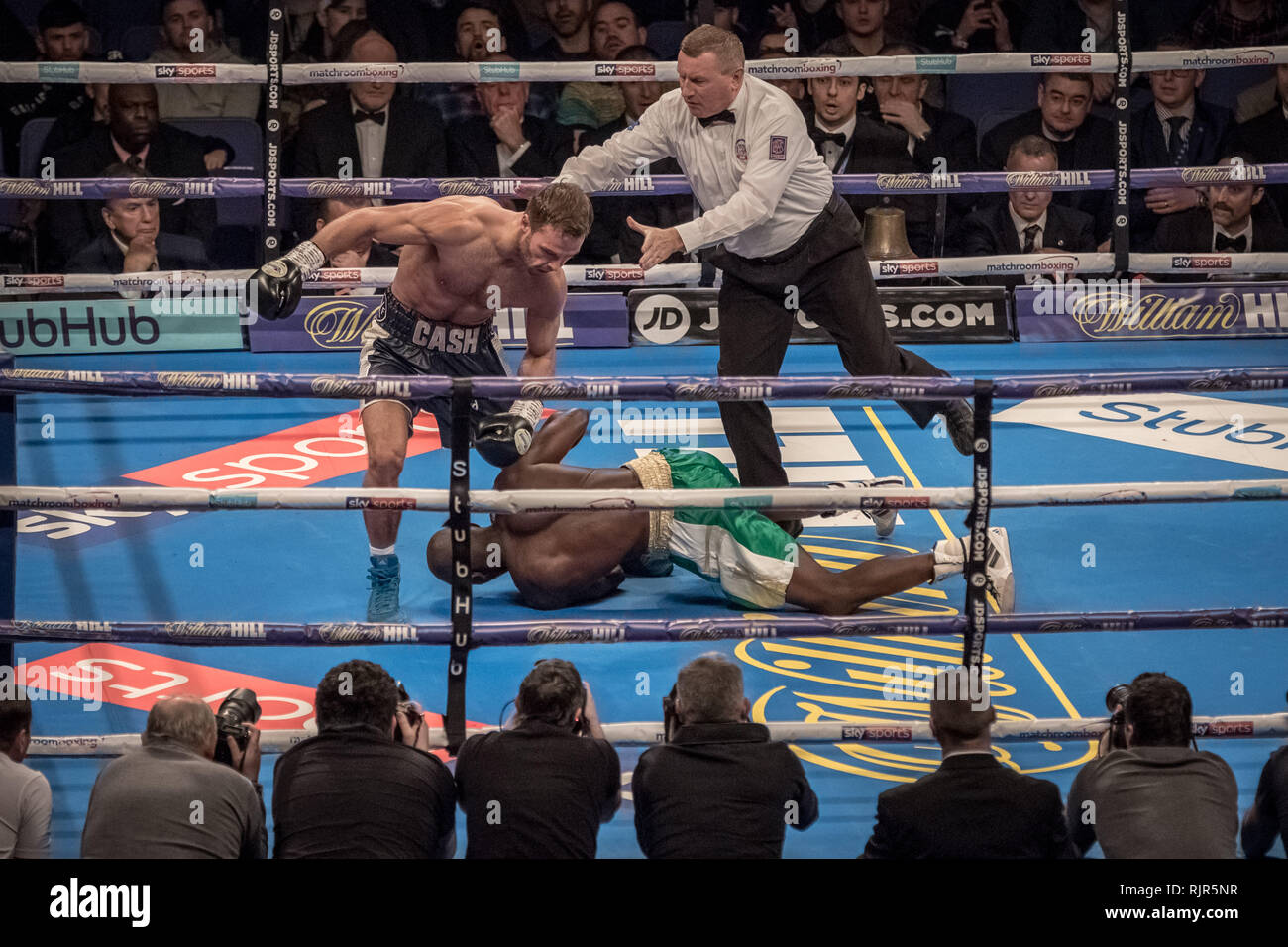 Felix Cash vs. Rasheed Abolaji at The O2 arena Stock Photo - Alamy