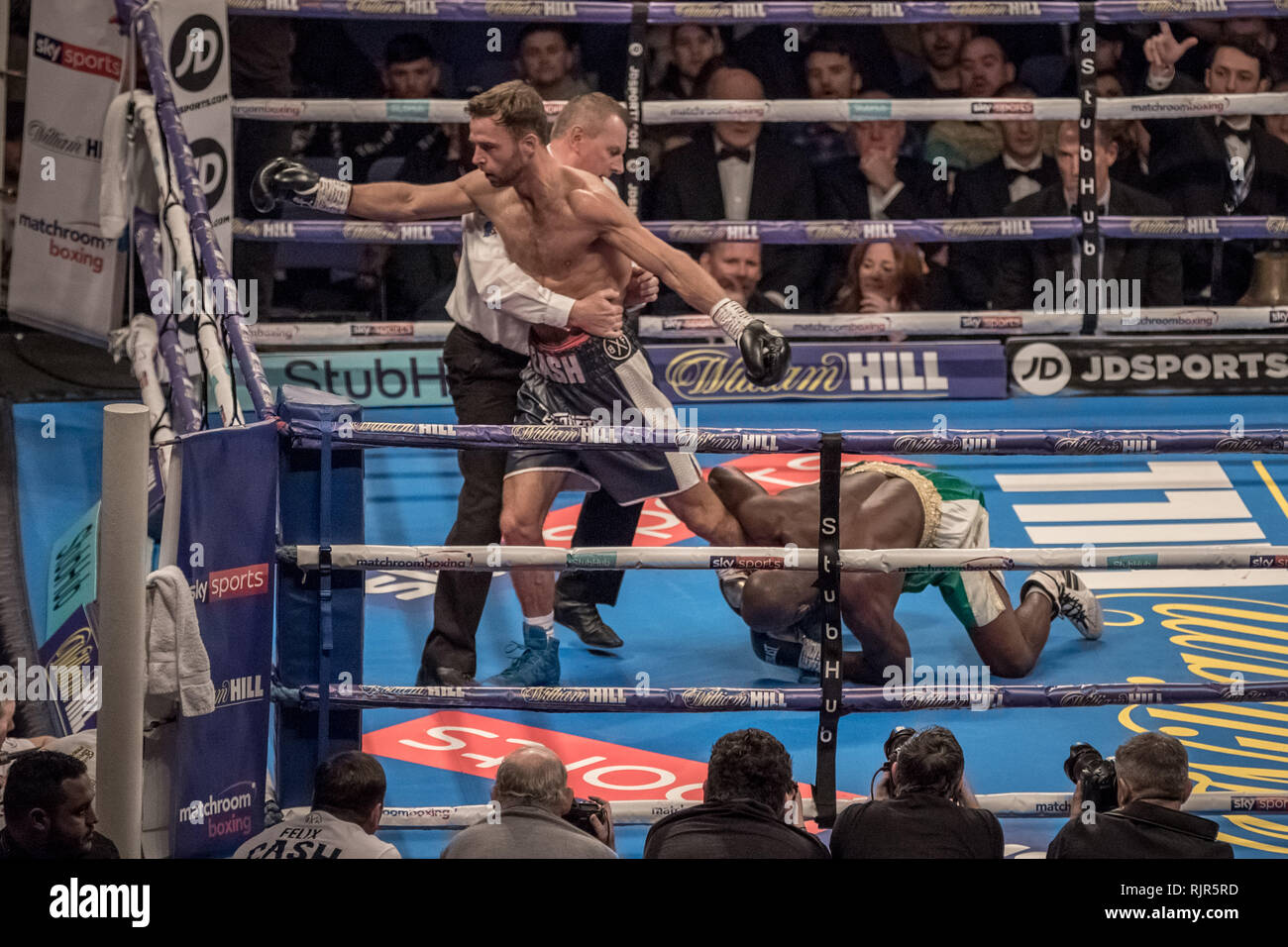 Felix Cash vs. Rasheed Abolaji at The O2 arena Stock Photo - Alamy