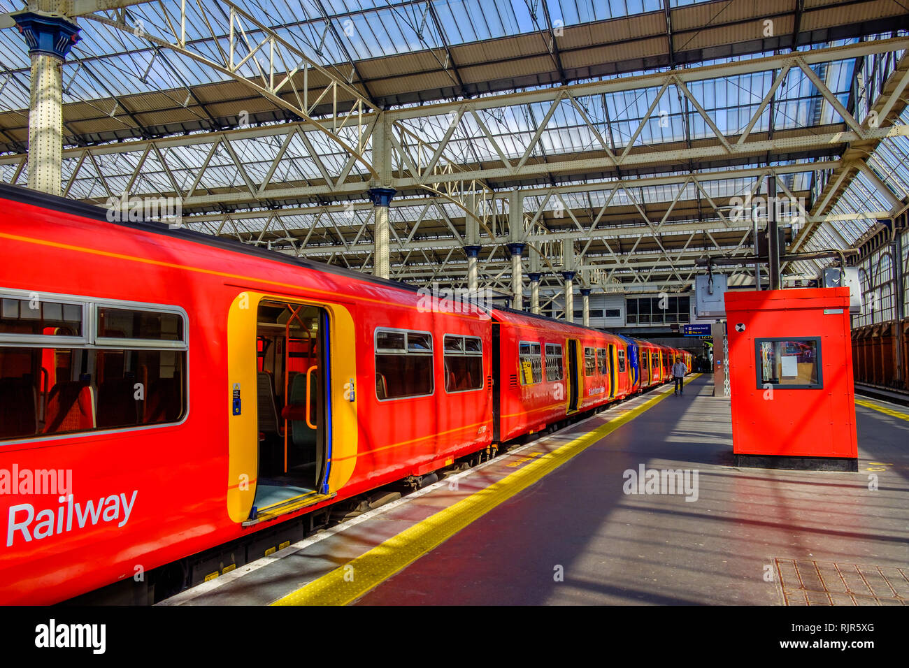London waterloo station architecture hi-res stock photography and ...